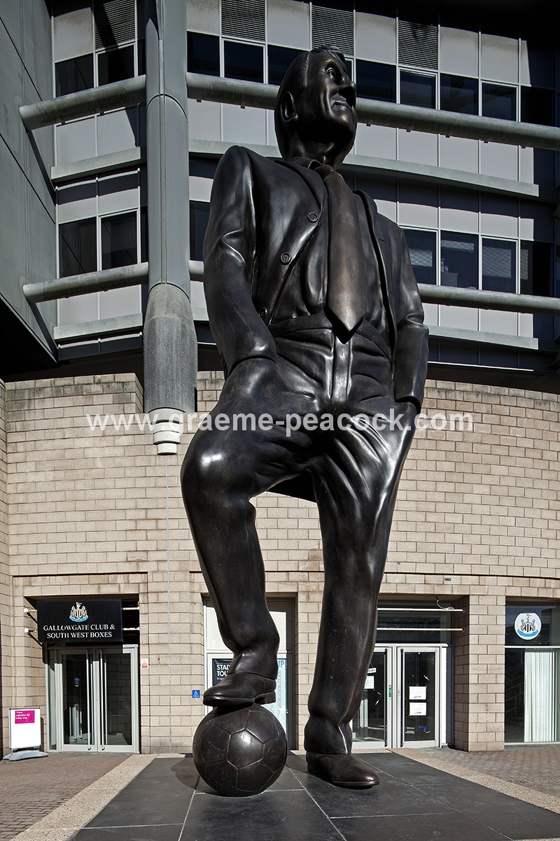 Sir Bobby Robson statue, St James' Park football stadium, Newcastle ...